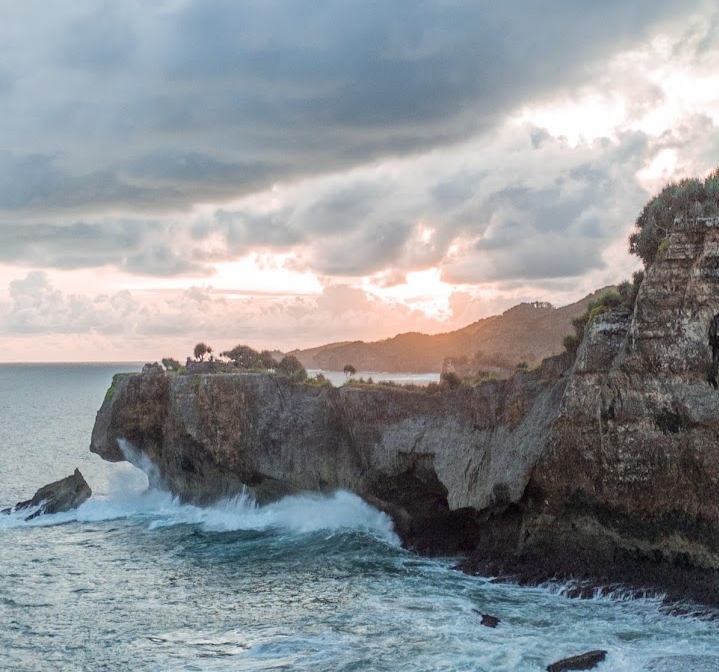 Rest Area Saptosari Parkir Bus dan Shuttle Serta Jalan Mulus Ke Pantai ...