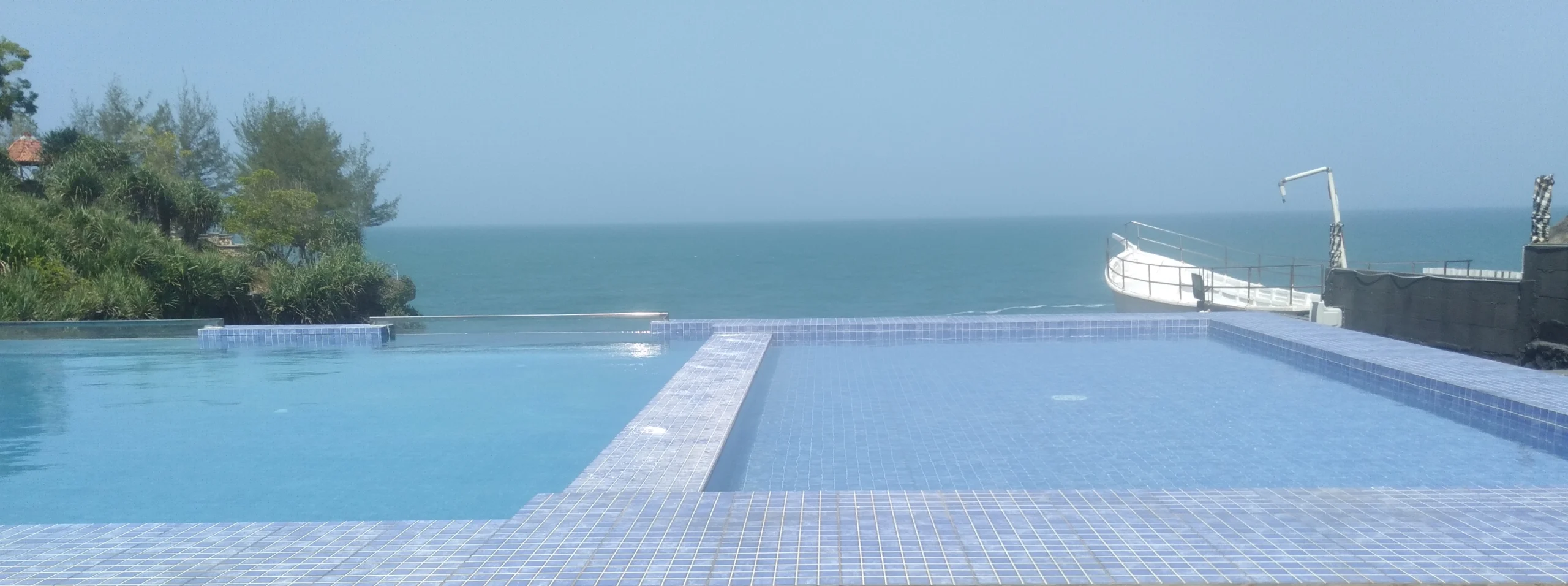 Shuttle ke Teras Kaca Pantai Nguluran, Lokasi, HTM dan Info Wisata ...